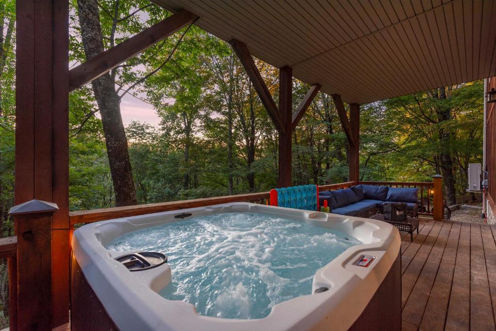 Wolf Summit Retreat Hot Tub Arcade Games, Swiss (2026. aasta uuendatud ...