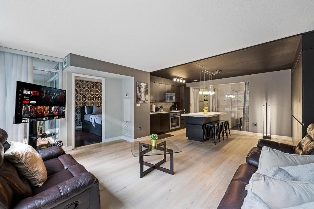 Stunning Condo Near CN Tower & Waterfront Parking, Toronto (preços ...