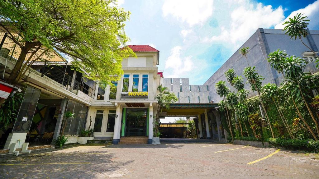 Novon Family Hotel by Tripletree, Blimbing (updated prices 2026)