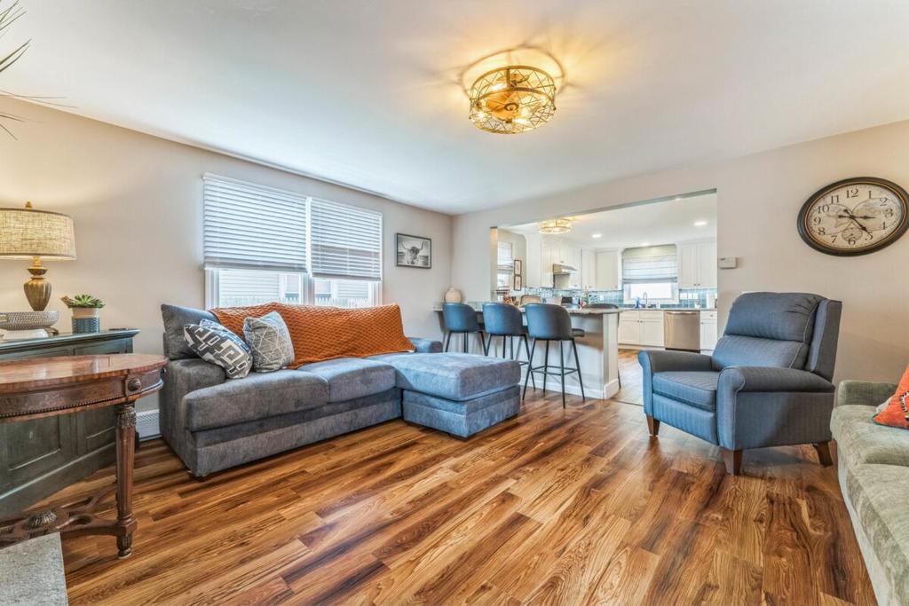 The Roost- Steps to beach & incredible water views, Portsmouth (prezzi ...