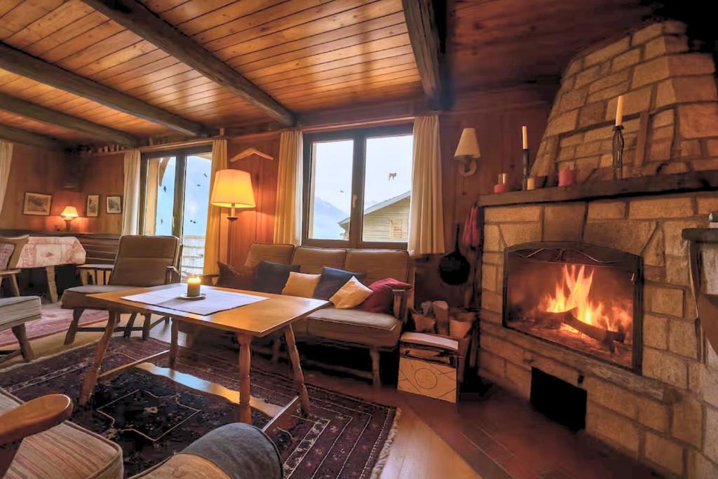 Chalet les Mélèzes - Typique, terrasse & cheminée, Liddes (updated ...