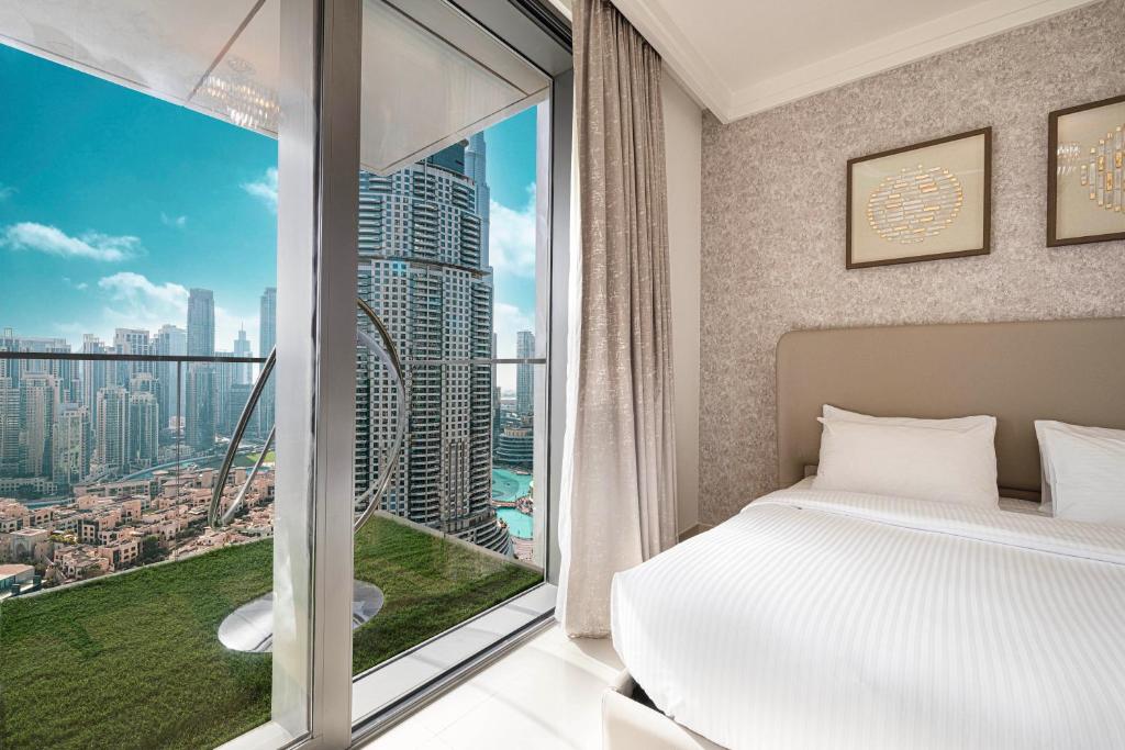 Skyline Aura 1 & 2 Bedroom Apartments I Burj Khalifa & Fountain Views I Dubai Mall Access I ...