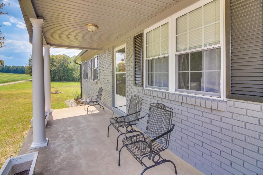 7 Mi to Barren River Lake Quiet Getaway with Yard!, Lucas (prezzi ...