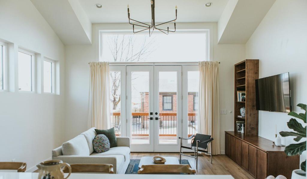 Storybook Nashville Guesthouse - Perfect for Couples and Solo Travelers ...