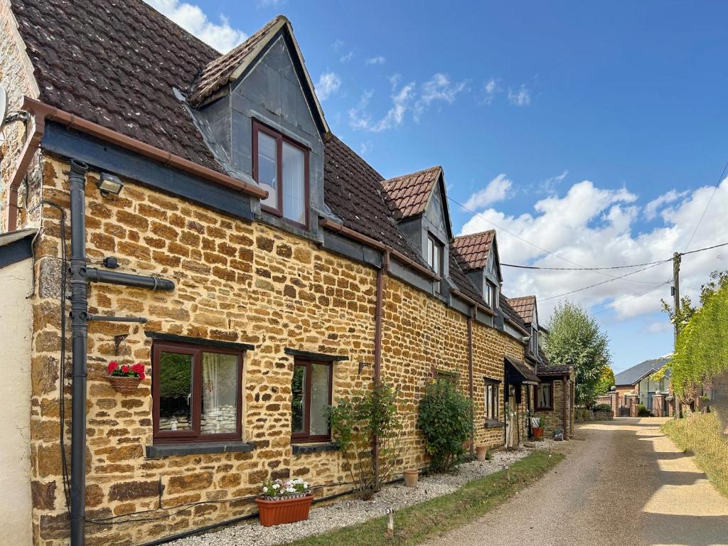 Jasmine Cottage, Walgrave (updated prices 2026)