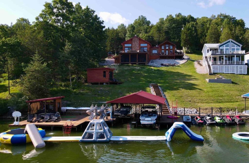 Lake Therapy at The ARK | Gameroom, Hot Tub, Dock, Williamstown (tarifs actualisés, 2025)