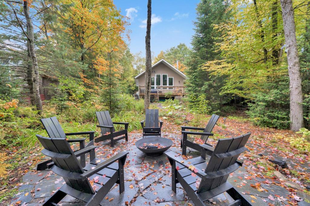 Muskoka Waterfront Cottage with Canoes and Fire Pit, Huntsville ...