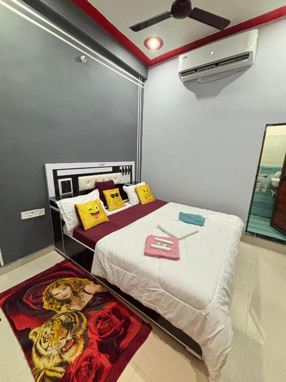 Regard by "Rudra prabha Inn" front of Ram Mandir vip gate number 11 ...