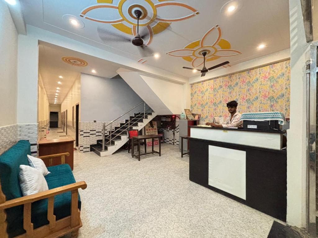 Regard by "Rudra prabha Inn" front of Ram Mandir vip gate number 11 ...