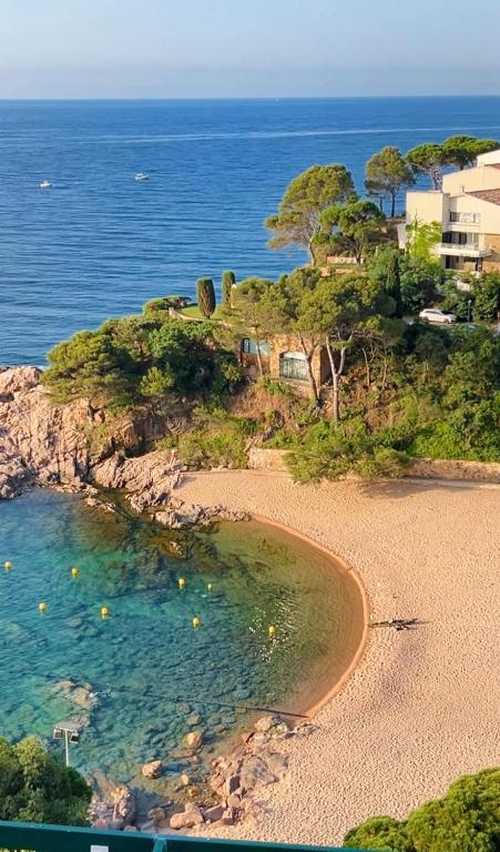 Casa Cala, playa privada y tranquila con vistas impresionantes, Cañet ...