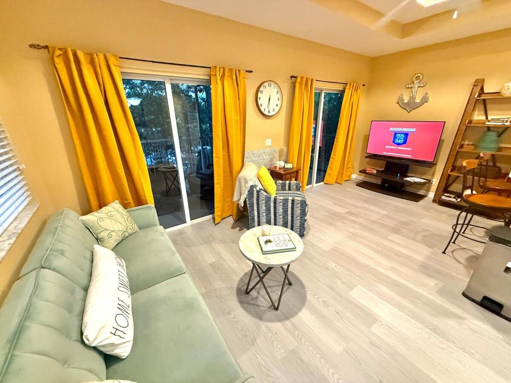 Serene Stay, Lake & Golf Views in Trees, Port St. Lucie (precios ...