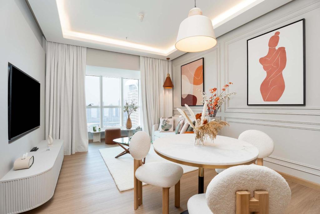 Luxury Renovated 1BR w Full Sea View, Dubai (updated prices 2026)