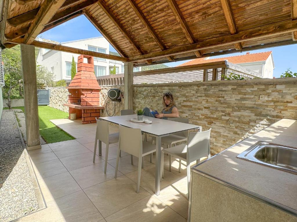 ANESA - Apartment Baska mit Privatterrasse, Laube und Grill sowie große ...