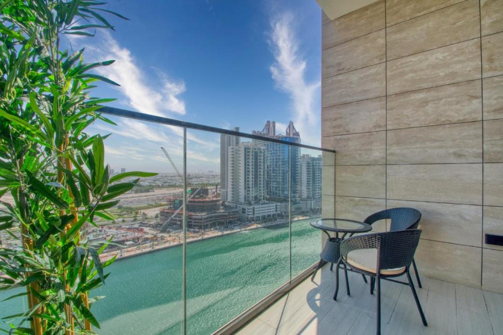 GuestReady - Balcony with Jacuzzi | Canal View, Дубай (актуальные цены ...