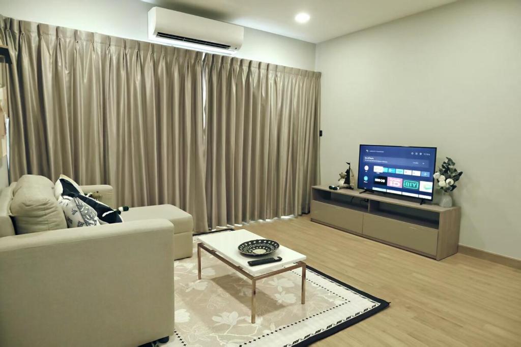 Astra Sky River Luxury 97 sqm 3 bedroom suite on Changkang Road, Chiang Mai (giá cập nhật 2025)