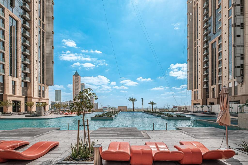 Luxury Leisure Massive Pool Oasis in Amna Tower, Dubai (prețuri ...
