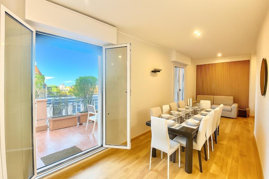 Penthouse with panoramic terrace-8 minutes from the Duomo, Milano ...