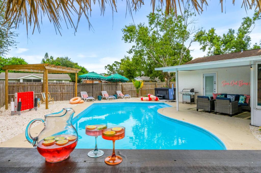 Resort Style Backyard Tiki Bar Pool Hot Tub, Largo (updated prices 2026)