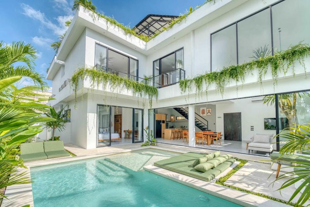 Rooftop Villa Elegant 4BR Retreat in Umalas, Kerobokan (prezzi ...