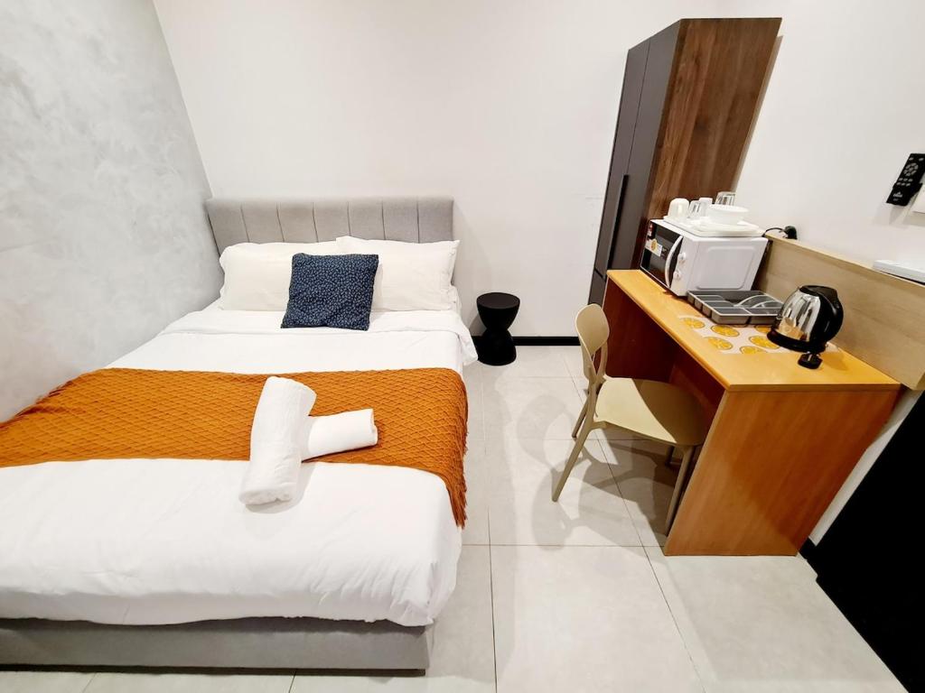 Neu Suites Tiny Queen Bed Studio 10 mins to KLCC, Kuala Lumpur (updated ...