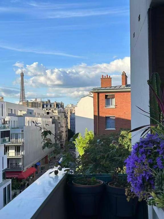 Vue sur la tour Eiffel, agréable appartement T2, Paris (prisene ...