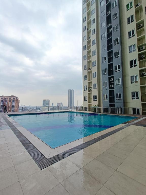 Vietnam Theme Kamuning MRT GMA 7 EDSA Veranda Pool Gym Netflix, Manila ...