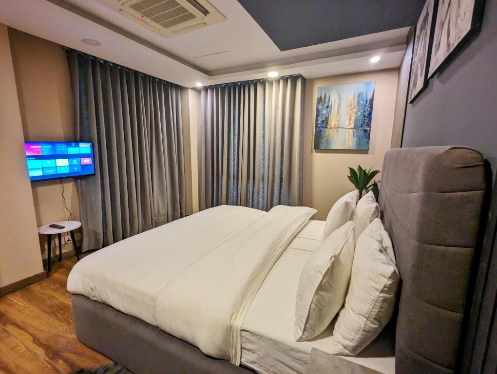 Alvis One Bed Executive Apartment - Goldcrest Residency, Lahore (updated prices 2025)