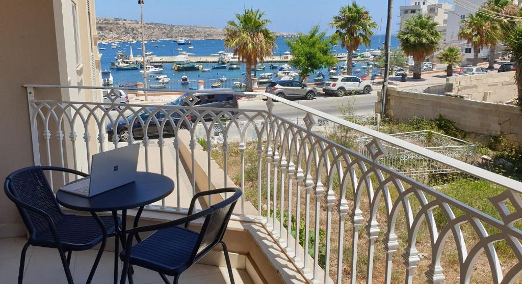 Stunning Seafront Apartment with spectacular sea views, St Paul's Bay ...