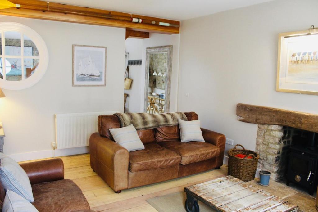 Centre of Yarmouth, Isle of Wight, sunny cottage, Isle of Wight ...