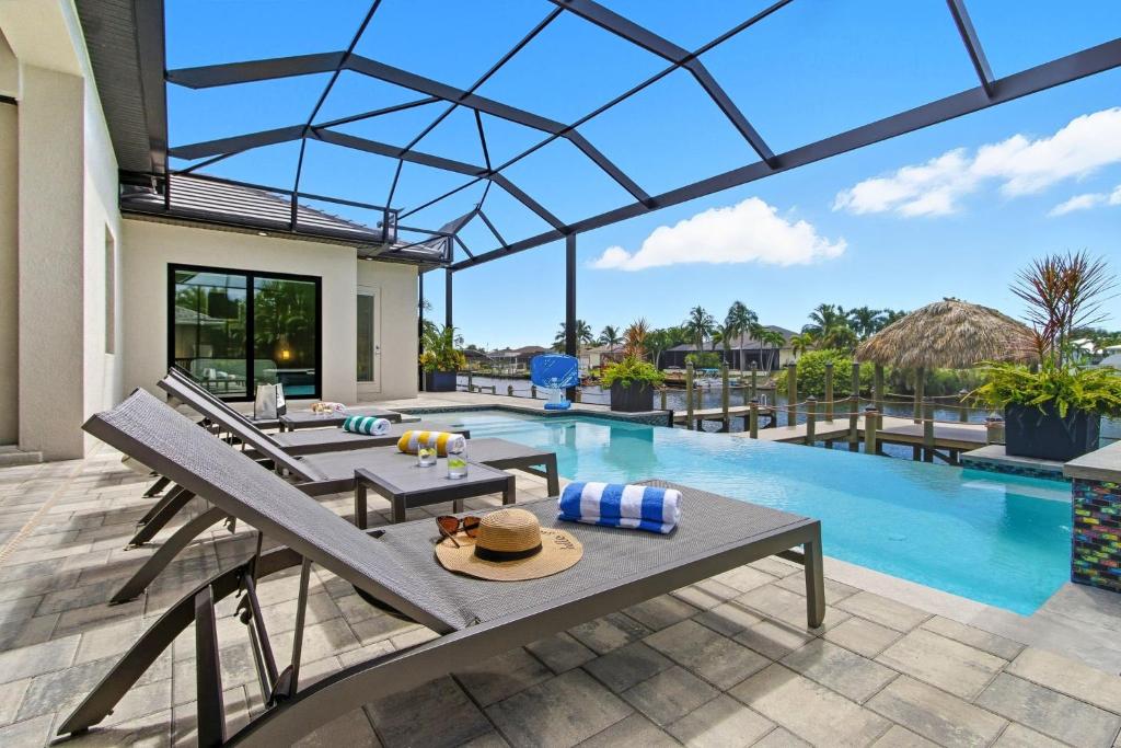 Unleash Sunlit Adventures in Luxe Waterfront Haven - Sunseeker Paradise ...