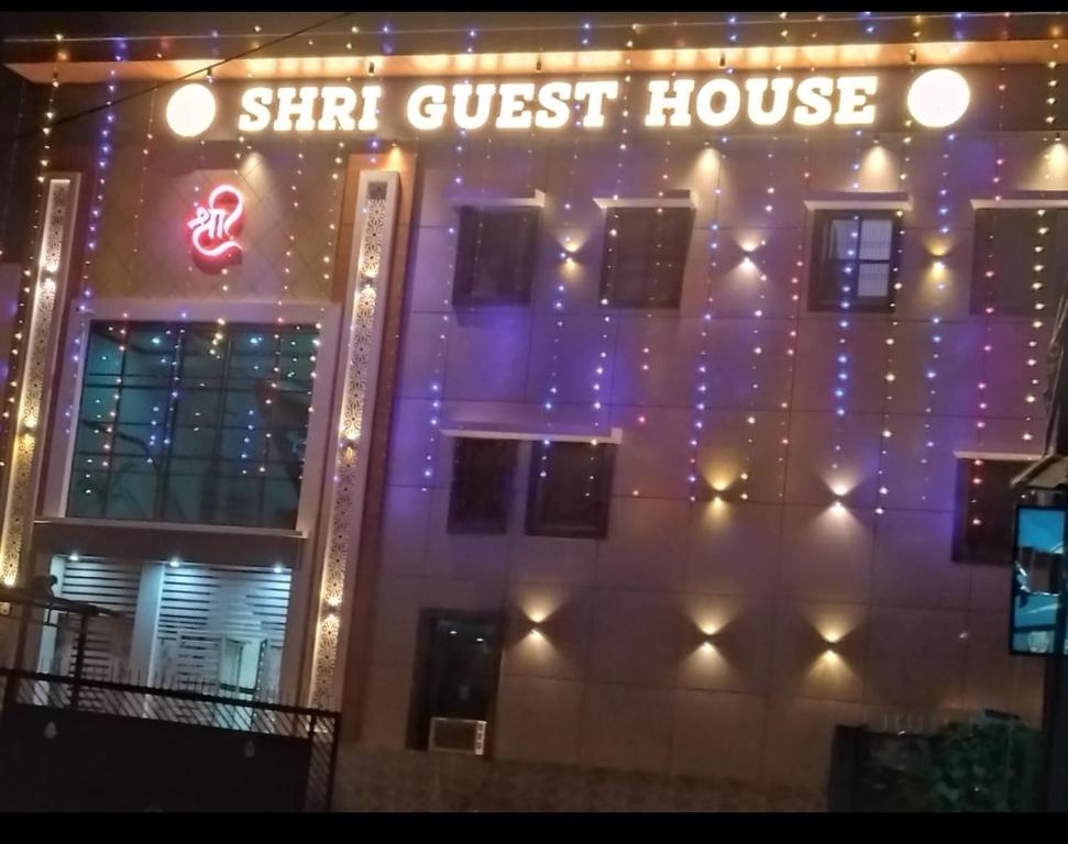 Shri guest house, near ram mandir ayodhya, Ayodhya (prezzi aggiornati ...