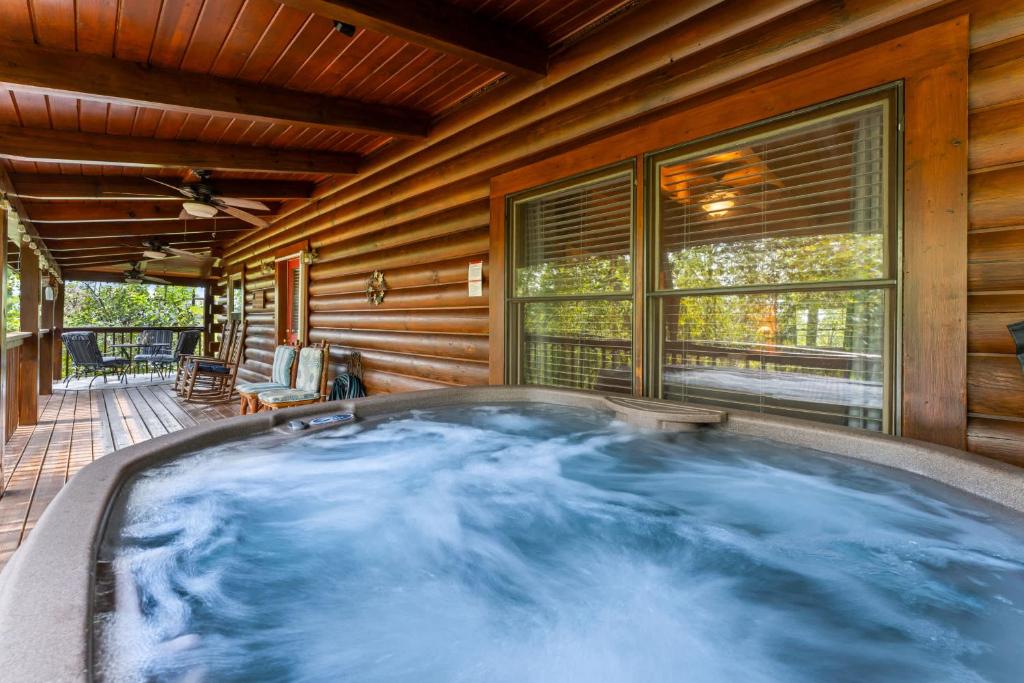 Cabin Retreat - Private Hot Tub & Pool Table, Boyds Creek (nove cijene ...