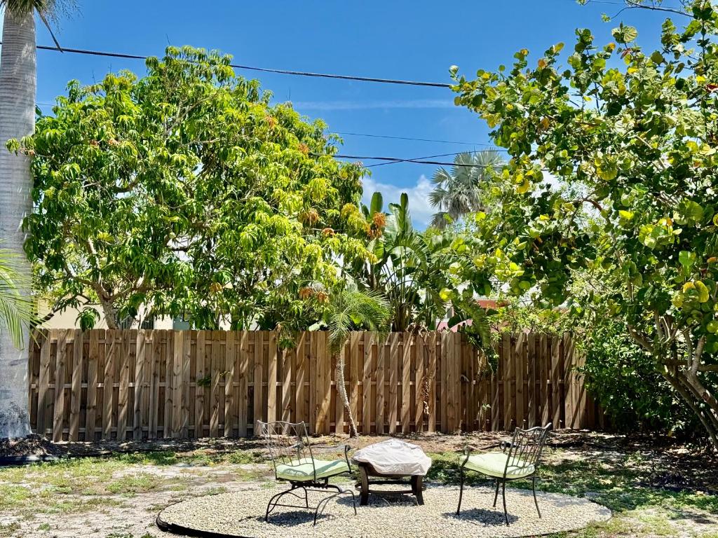 Naples Park Cottage 106th 6 blocks off ocean, Naples (updated prices 2025)