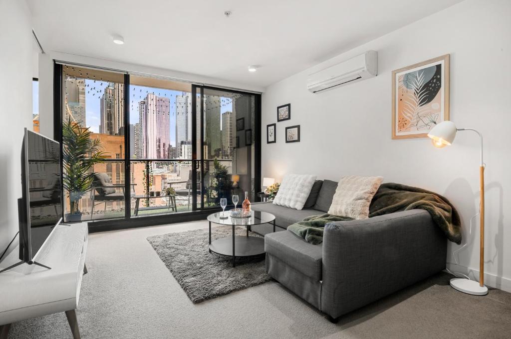 Modern CBD 2BR Free Parking & Stunning City Views, Melbourne (updated ...