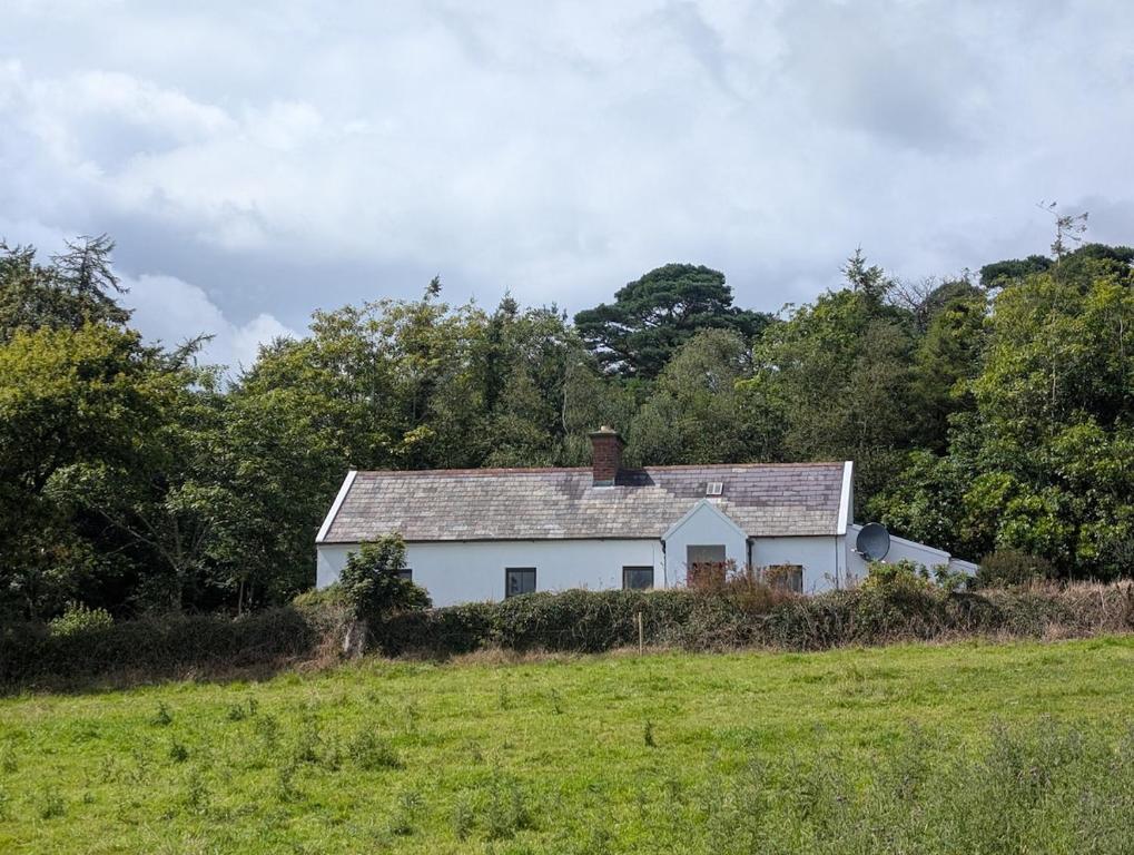 Charming 2 bedroom Cottage near Skibbereen with stove and views ...