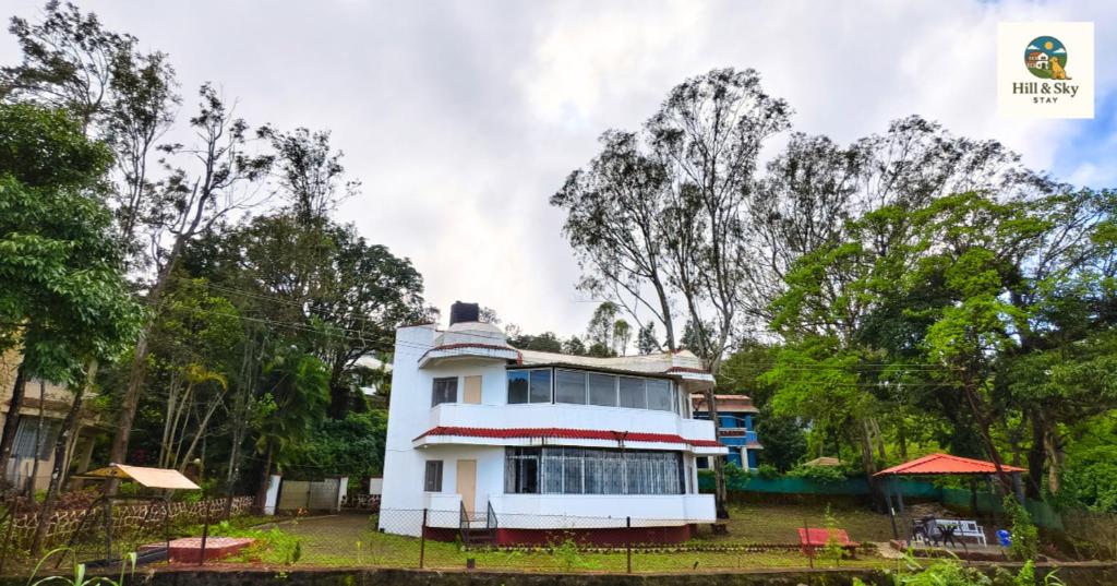 Hill and Sky Stay - Panchgani Villa, Panchgani (2026. aasta uuendatud ...