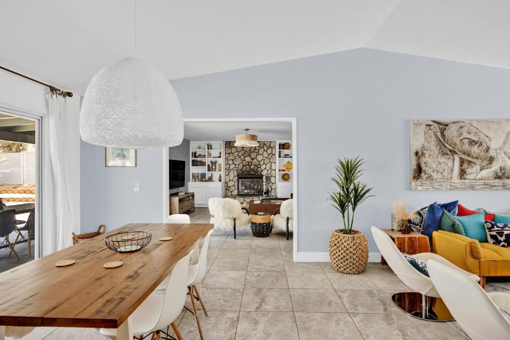 Casa Cosmic - Hot Tub & Fire Pit home, Joshua Tree (updated prices 2026)