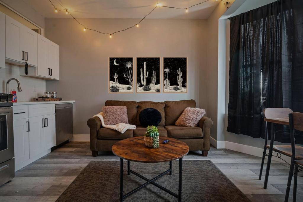 Cozy Desert Den 10 Min Downtown& 6 Min Brewerytown, Filadelfia (precios ...