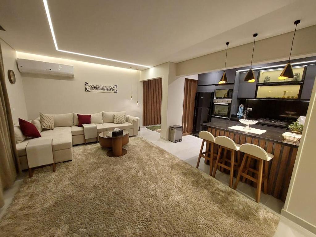 A6 Luxury in the finest neighborhood of Mohandessin, Kairas ...
