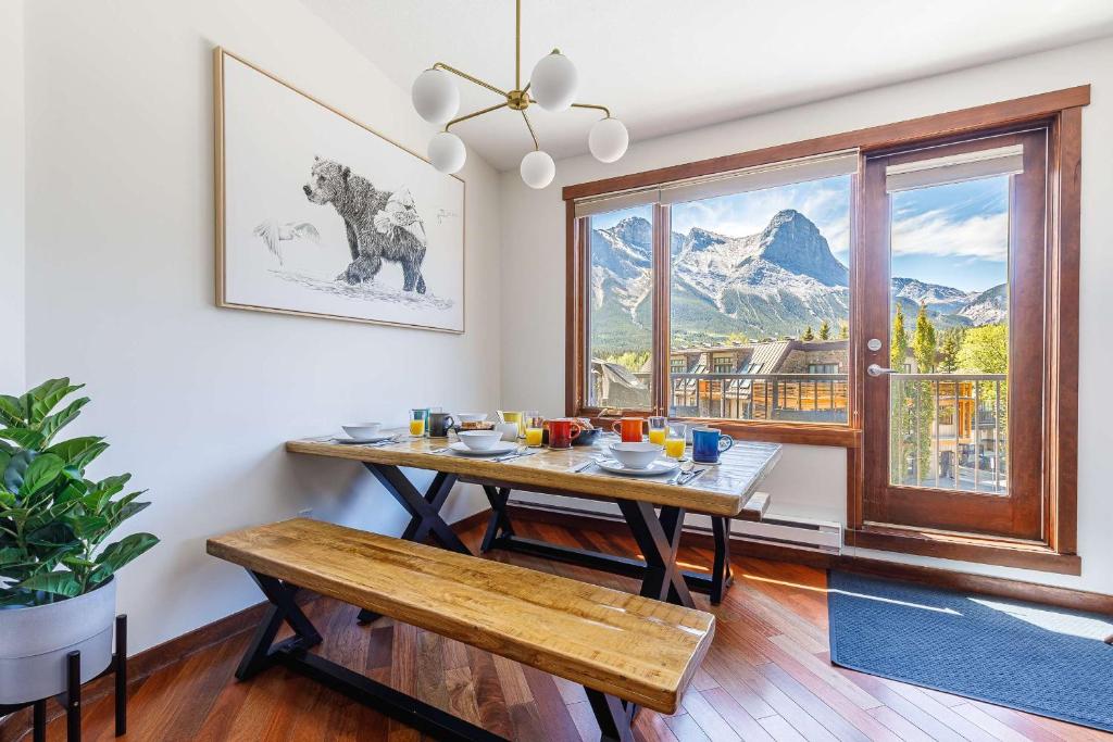 The Lookout Stylish Escape with Mountain Views, Canmore (prezzi ...