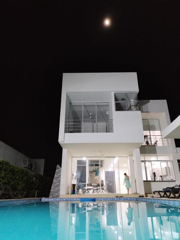 Look at the Carmen de Apicalá house with air conditioning（カルメン・デ・アピカラ ...