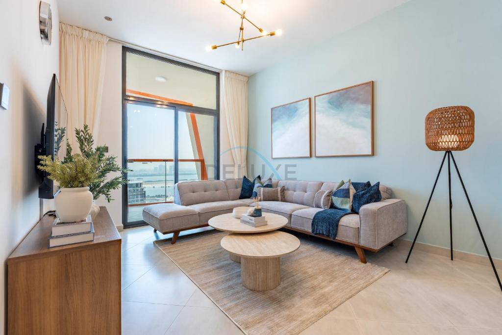 Spacious Balcony with Breathtaking Creek Views, Just a Short Drive from ...