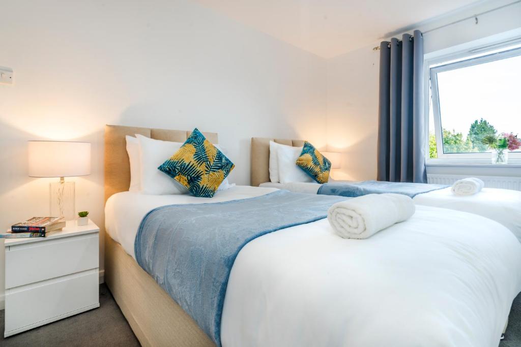 Monmouth House Aylesbury Premier Quality Accommodation For Larger ...