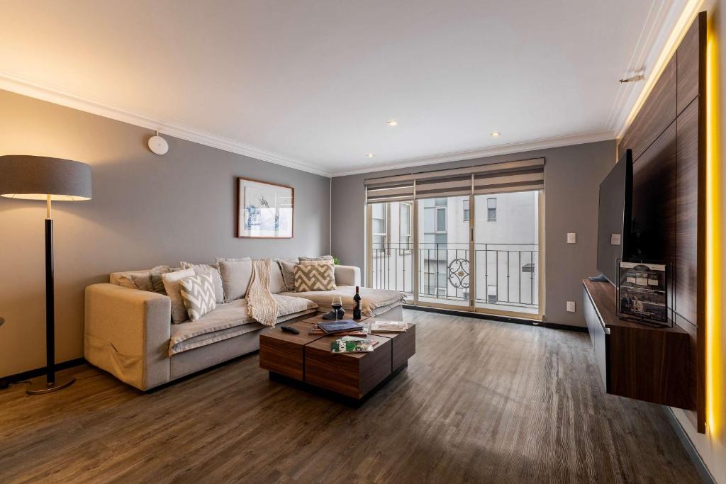 Capitalia Work or Train from the Top Parking, Mexiko (aktualizované ...