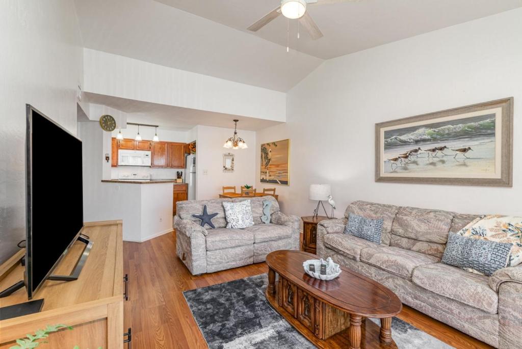 Cozy Beachside Hideaway - BC104, Melbourne (updated prices 2026)
