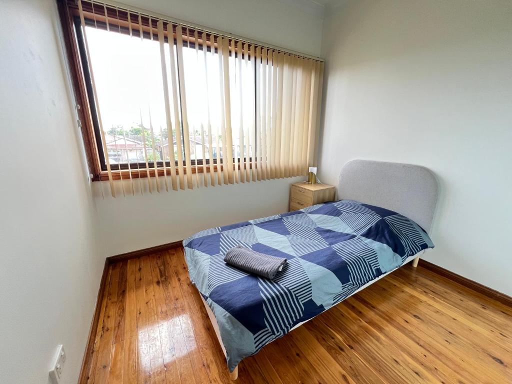 Cozy Single Room in Spacious House - L8, Casula Station (posodobljene ...