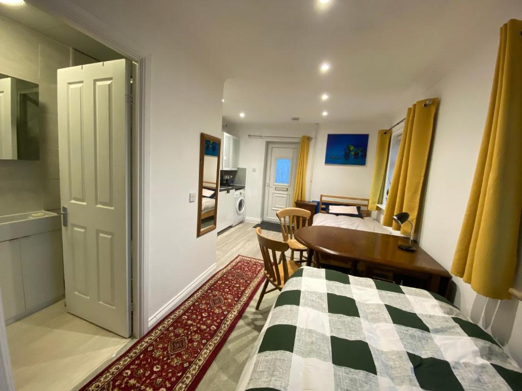 The as private as you prefer Annexe Twin beds only, Taverham ...