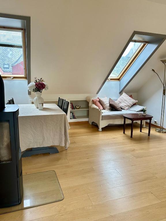 Bright loft apartment in a Jugend-style building close to Brosund ...