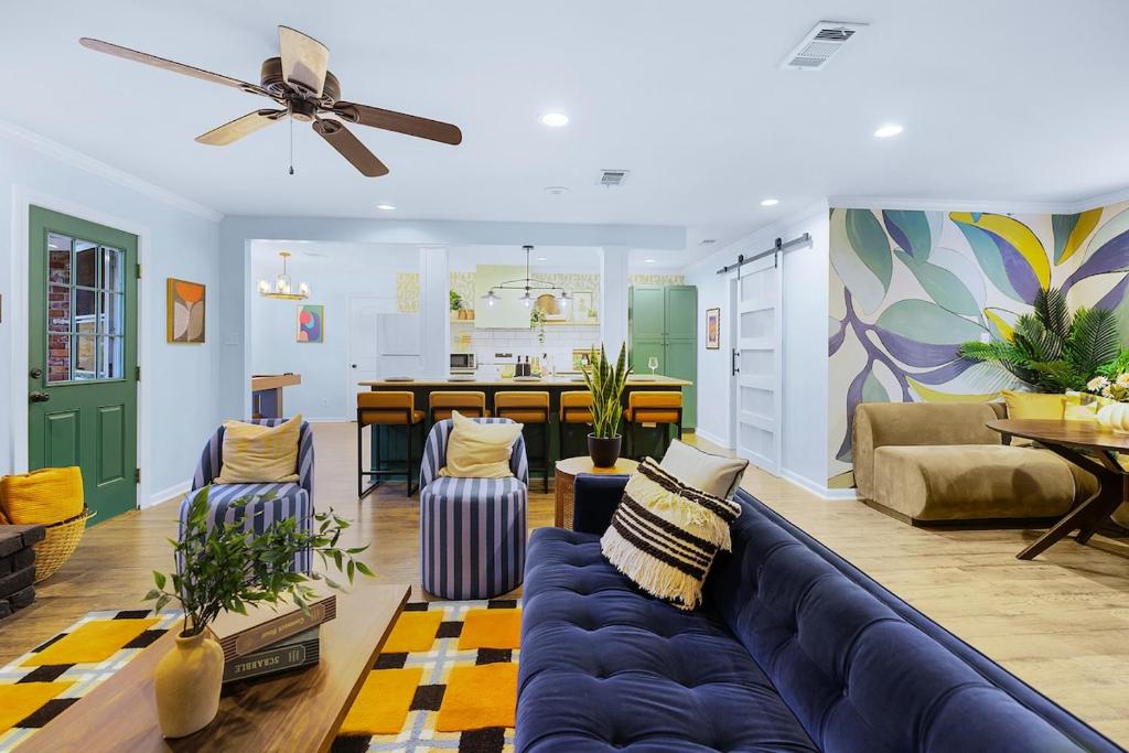 Family Friendly Island Getaway, Cowboy Pool, 15 min to Downtown & Tybee ...