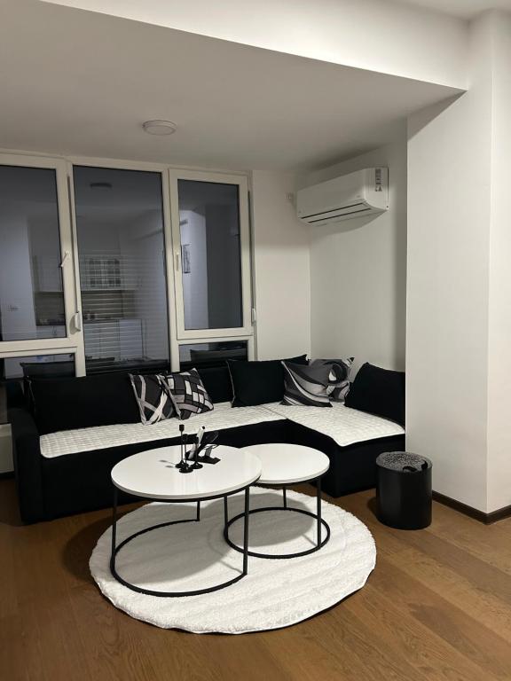 Mirror Apartments, Petrovec (precios actualizados 2026)